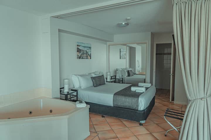 Water’s Edge 2-bedroom Apartment - Caloundra
