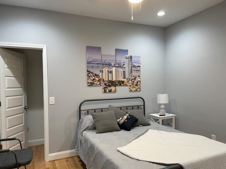 Guayaquil - Private Room With Share Bathroom - Burlington, NC