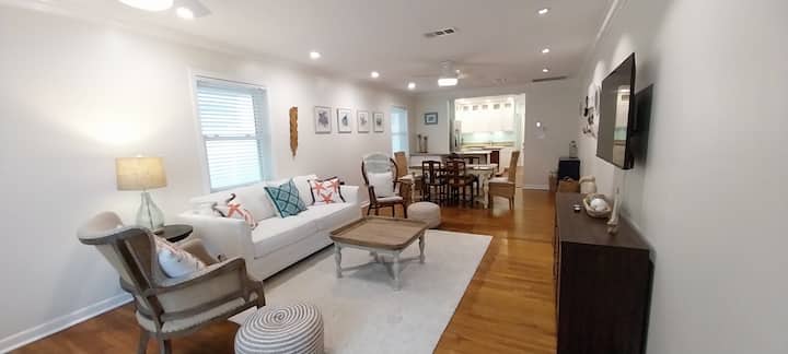 Sun Kissed Peach - Fully Fenced Driveway & Yard. - Beach Access, Galveston