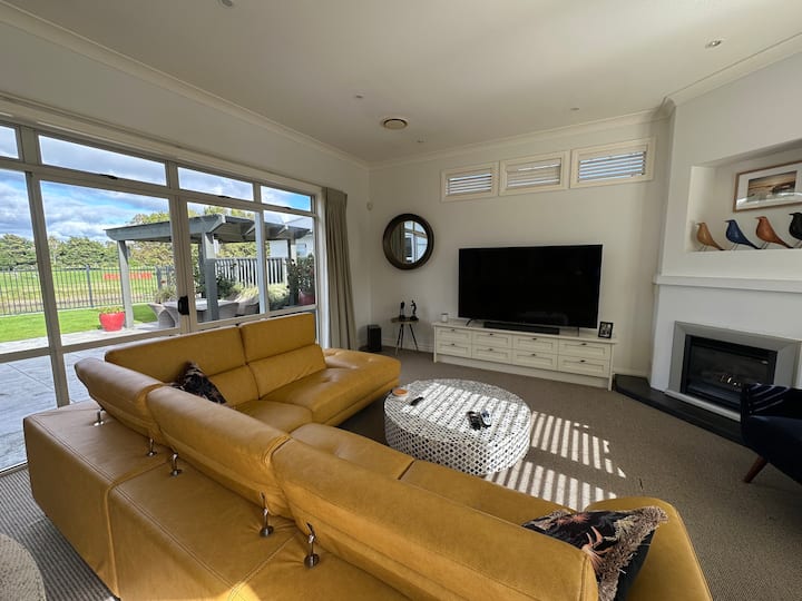 Exceptional Modern 4 Bedroom Home - Napier
