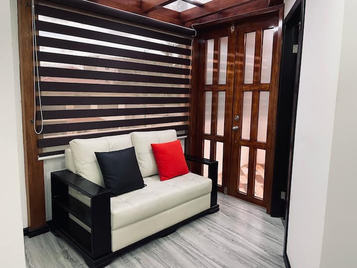 Casa Con Domótica En Excelente Ubicación. - Ambato