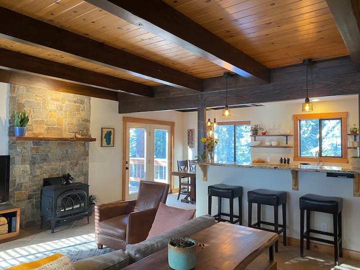 Cozy Truckee Cabin • Mountain Retreat - Truckee, CA