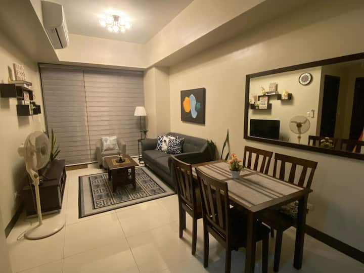 1 Bedroom W/balcony Beside Venicemall, Taguig - Taguig