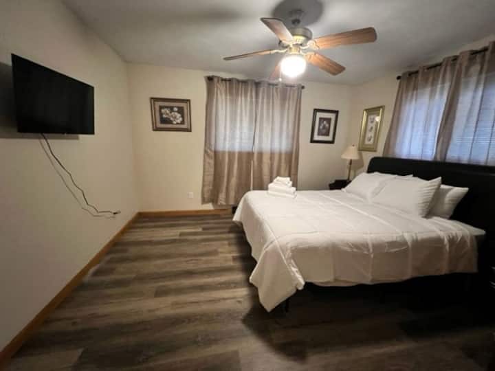 *Convenient* 4 Br 1 Ba W/king Bed - 托利多