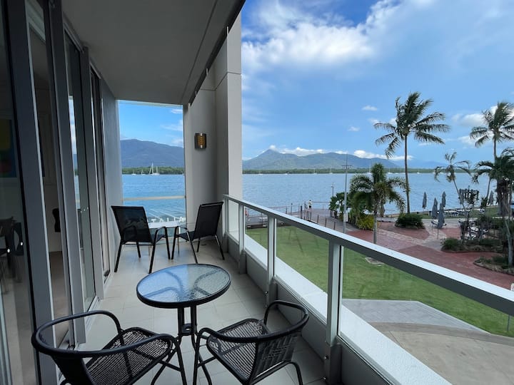 Stunning Water View Apartment -  Pool, Gym, Sauna. - Cairns