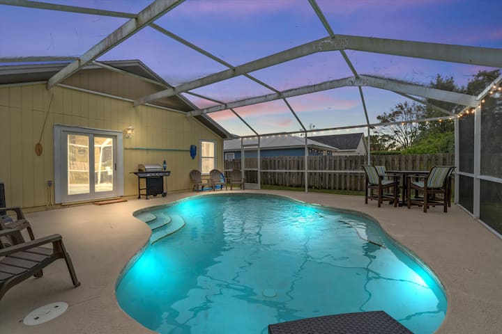 Heated Pool & Game Room! The Sunshine Cottage - Jacksonville Beach, FL