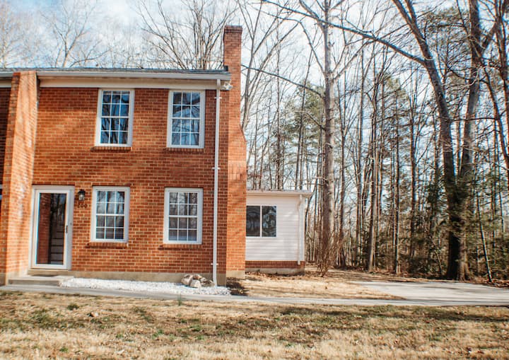 Relaxing, Comfort In Quaint Town - Keswick Vineyards, Keswick