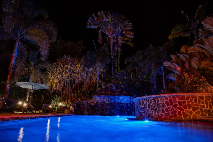 Gorgeous Cabana In La Fortuna With Jacuzzi & Pool - Costa Rica