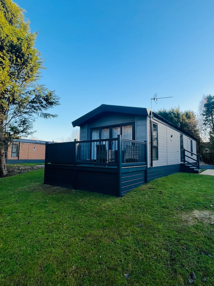 Silver Wood Lodge With Hot Tub - Pocklington