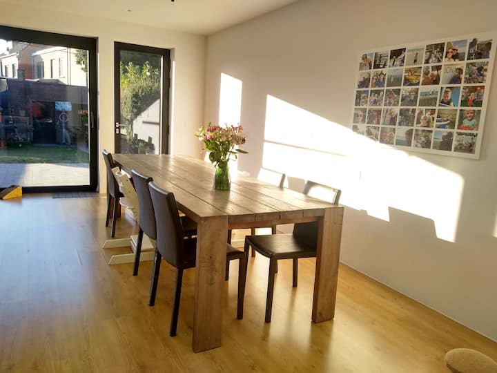 Moderne, Lichtrijke Gezinswoning (5 Personen) - Brugge