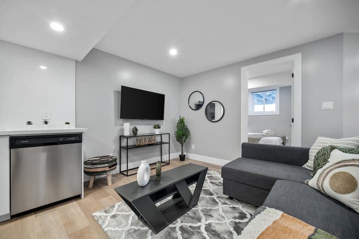 Bright & Cozy 1br Basement Unit - Chicopee