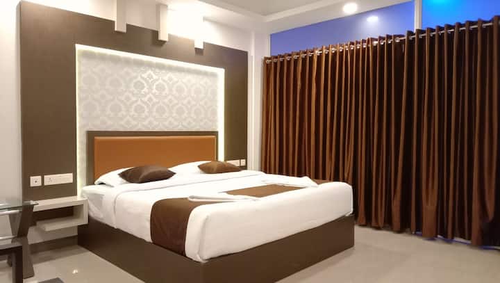 Pink Lines Munnar - Munnar