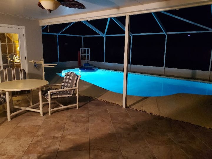 5 Beds/3 Beautiful Bedrooms /2 Bath/pool Paradise! - Tampa