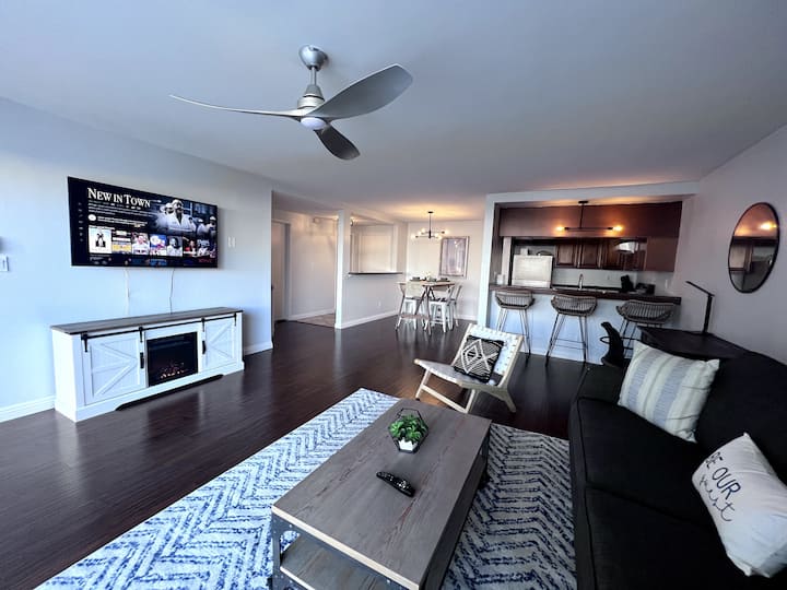 Refined Minimalist Condo Accommodation In Carlsbad - Carlsbad, CA
