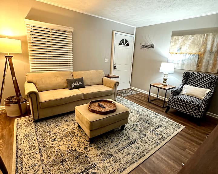 Cozy House Nestled In The Heart Of Lincoln! - Lincoln, NE