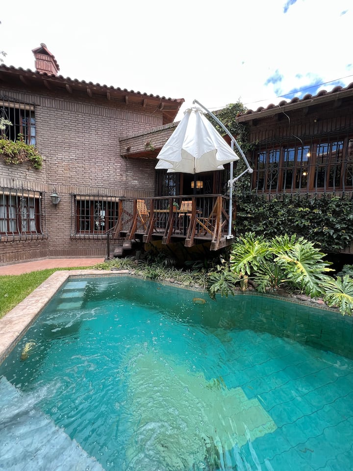 Casona Céntrica Con Piscina Y Amplio Jardín - Mendoza