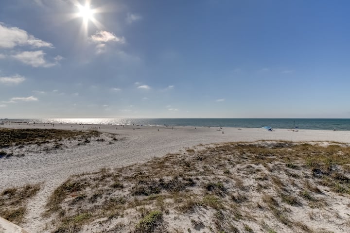 #5- Sale! King! 2 Br-directly On The Sand! Nice! - Clearwater Beach, FL