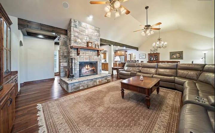 Compound On Lake - Game Room/pool/dock - Sleeps 37 - Disney