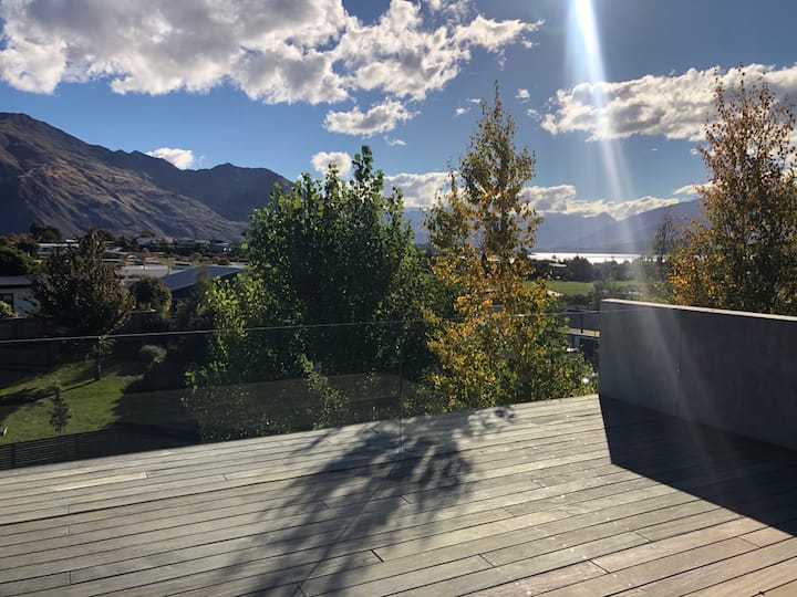Well Located Modern Home - Wanaka