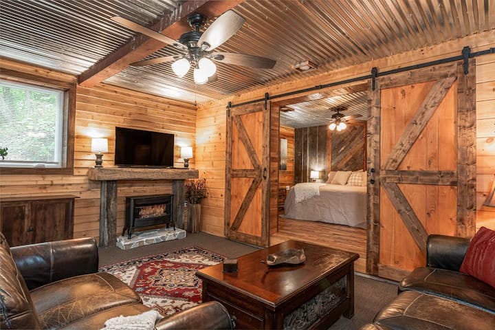 Foxwood Cabin | Family & Pet-friendly | Hot Tub - Saluda, NC