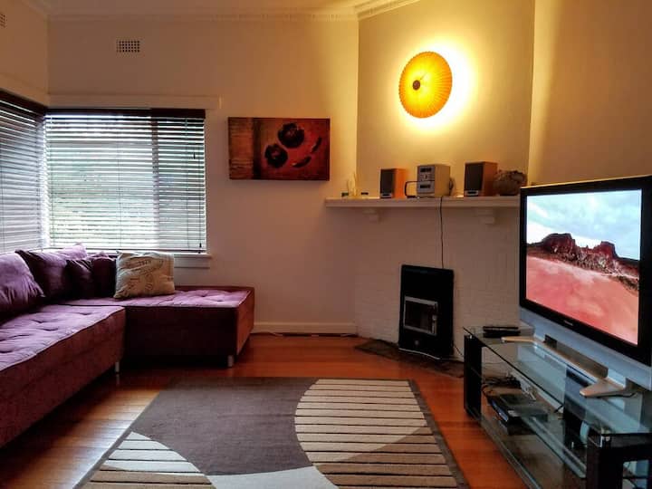 2 Bed Art Deco Charm In Toorak. - Australia