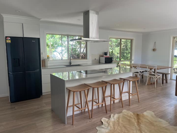 Sun Drenched Coastal Home - Broulee