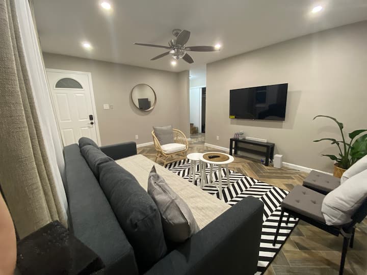 +Minutes To Manhattan With Free Premises Parking - Jersey City, NJ