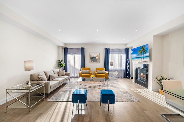 Sun Filled & Modern 3 Bdrm W/ 1 Parking! - Aurora