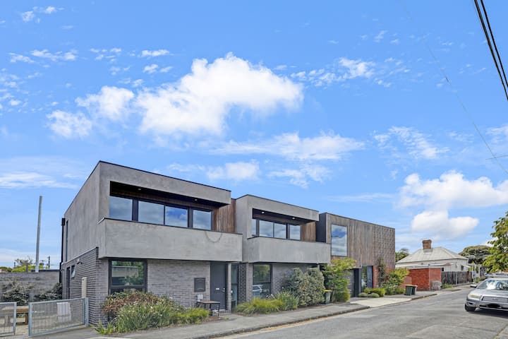 Contemporary Central Brunswick 2-story Townhouse* - Brunswick