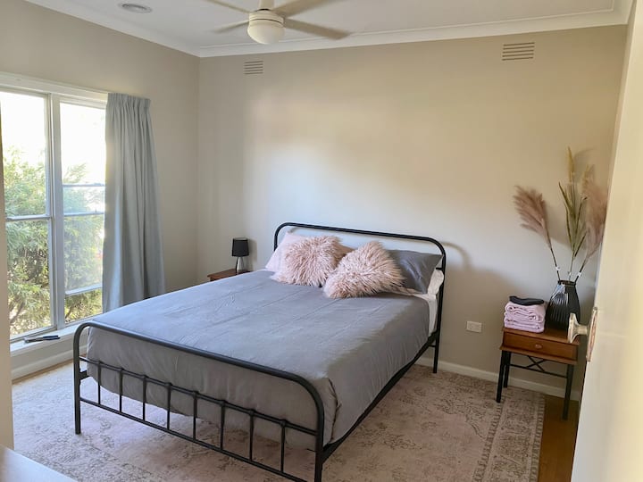 Entire House - 2 Bedroom Stay - Albury