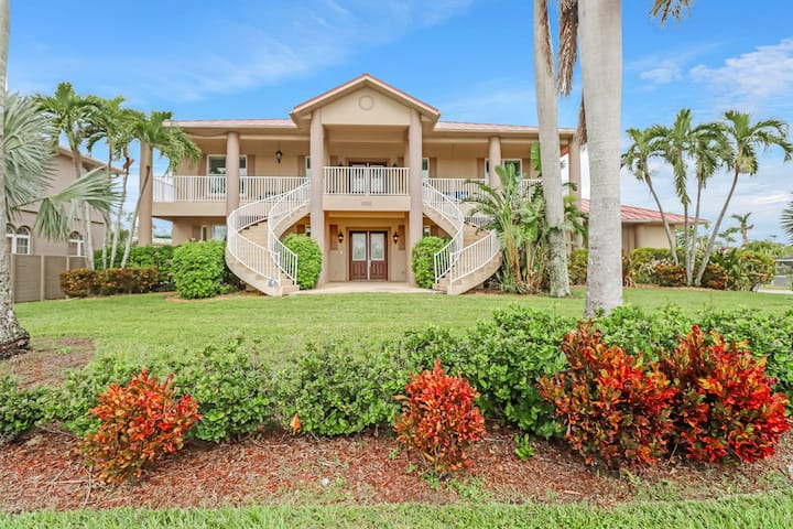Grand 5050 Sq Ft Resort Home Sleeps 16+ - Fort Myers, FL