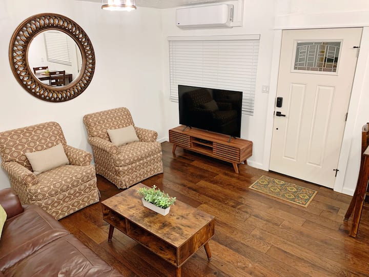 Cozy & Remodeled Apt. In Golden Hills! - Downtown - Coronado Island, CA