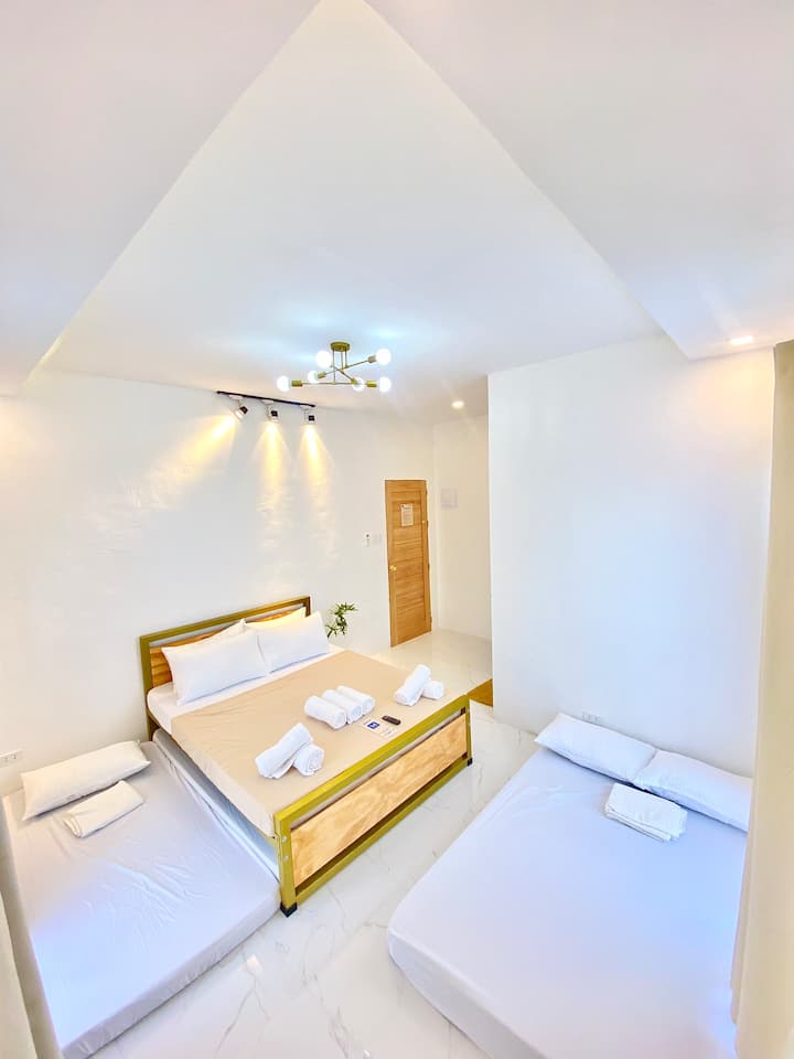 Olongapo Mansion Transient —3 Rooms (Up To 17 Pax) - Subic