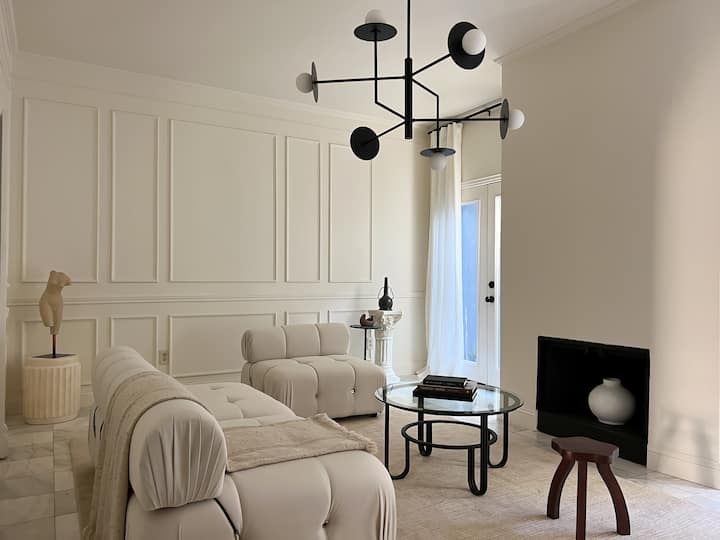 Mr. Nomad: Artistic Abode In Uptown - Dallas, TX