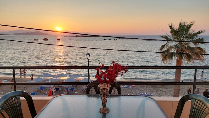 ΒEachfront Apartment, Next To Center & Old Harbor! - La Canée