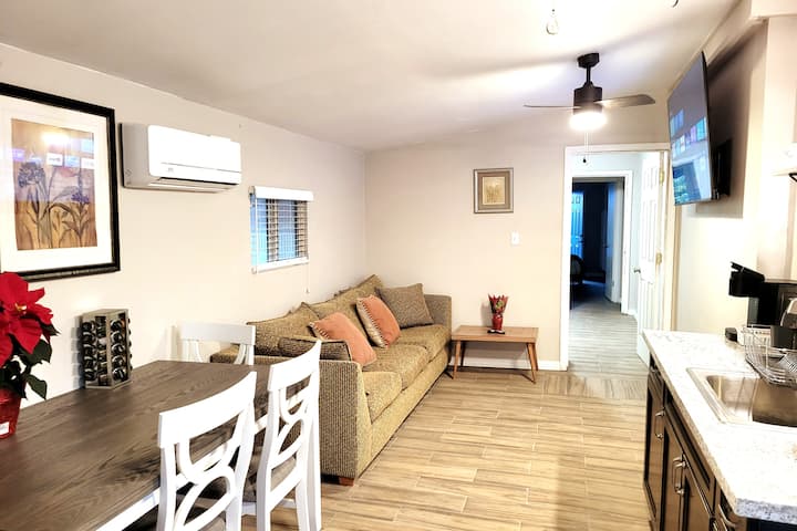 Bright Cozy Central Location 2br-1ba Guesthouse - Tucson, AZ