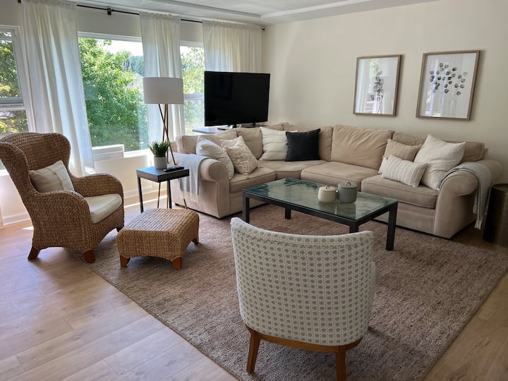 A Cozy Mid-century Modern House In Lake Oswego