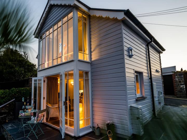 Perfect Retreat With Sea Views - New Quay