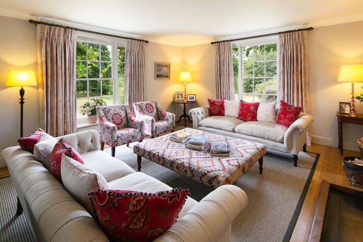 Luxury Georgian Farmhouse - Sleeps 24 - Aldeburgh