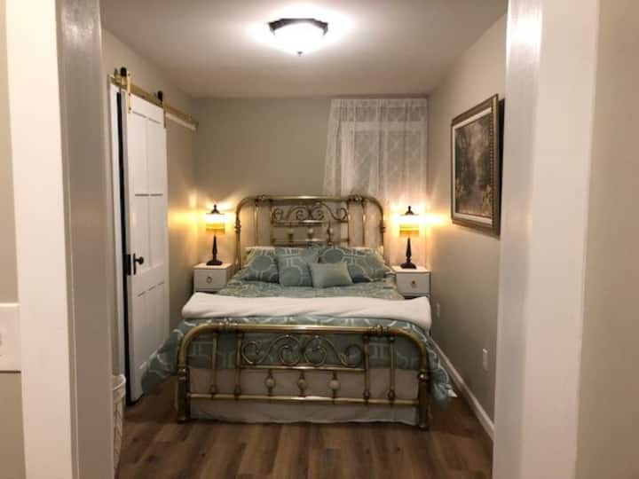 Newly Renovated 1 Bedroom Apt - Glens Falls, NY