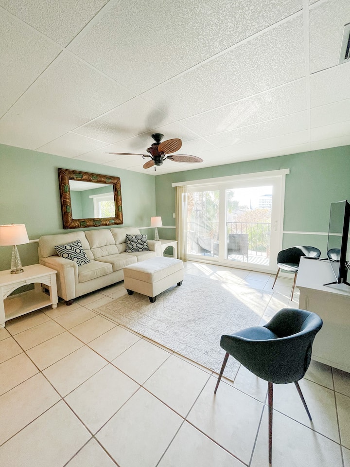 Bay Front Condo Near Downtown! - Panama City, FL