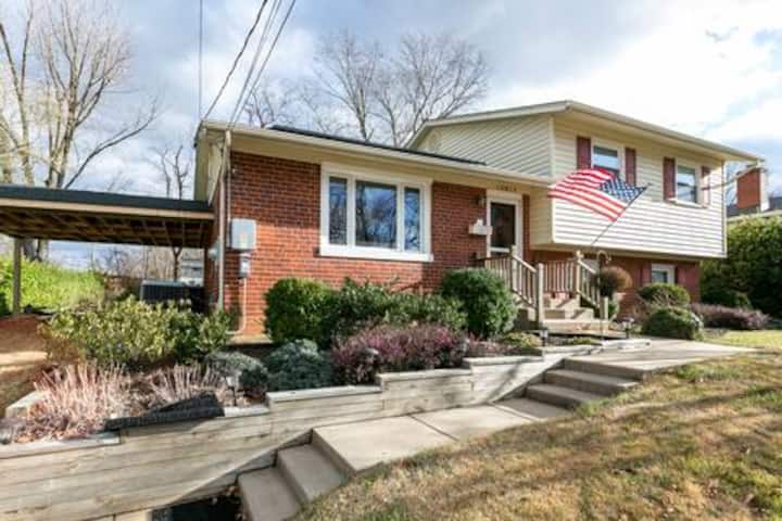 Room Limpopo, A Private Bdr & Bath - Rockville, MD