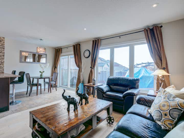 Executive Townhouse 3 Bedrooms - Milton