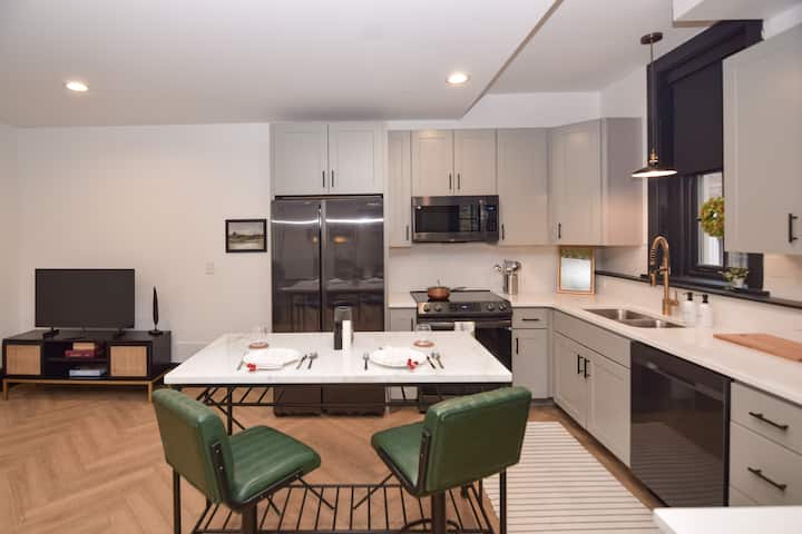 Stylish Downtown Apartment With Parking - Harrisburg, PA