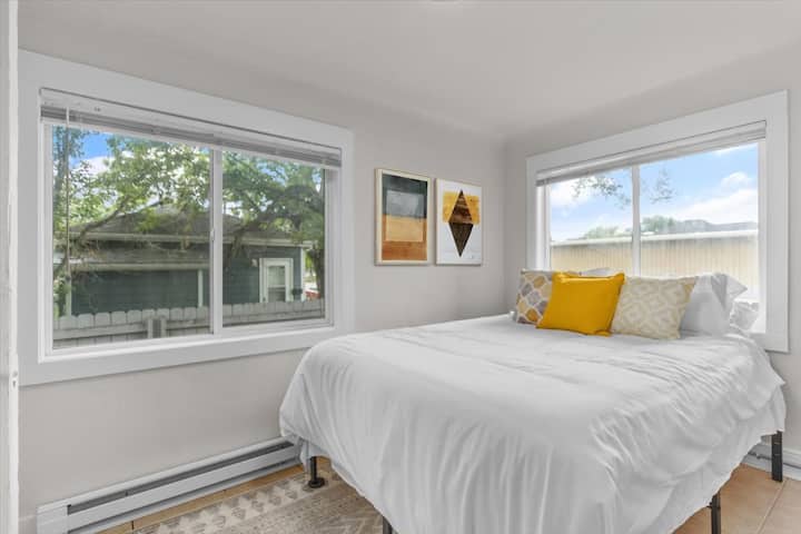 Chic Downtown Billings Apt | Wifi | Free Parking - Billings, MT