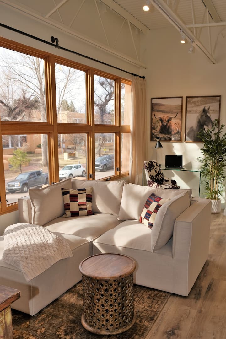 Chic View Loft At The Plaza - Spacious 470 Sq Ft - Santa Fe, NM