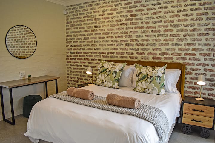 Two Bedroom Apartment @ Pont De Val - Vanderbijlpark