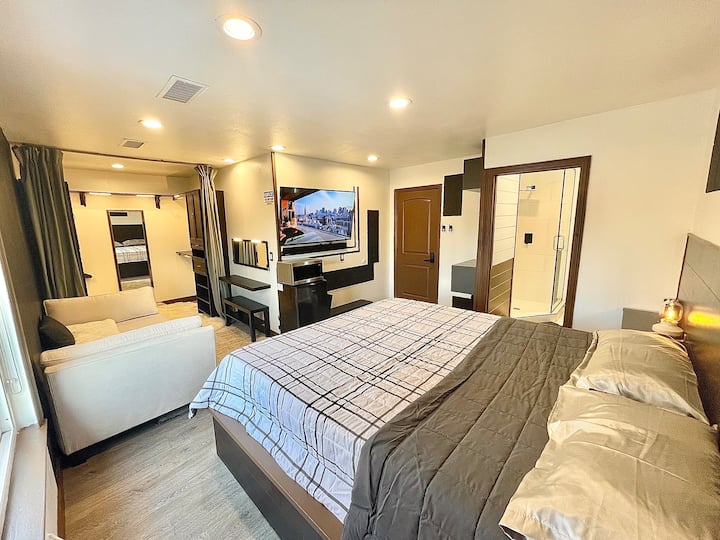 Cozy Luxury Master Suite Spacious/self-checkkn - Garden Grove, CA