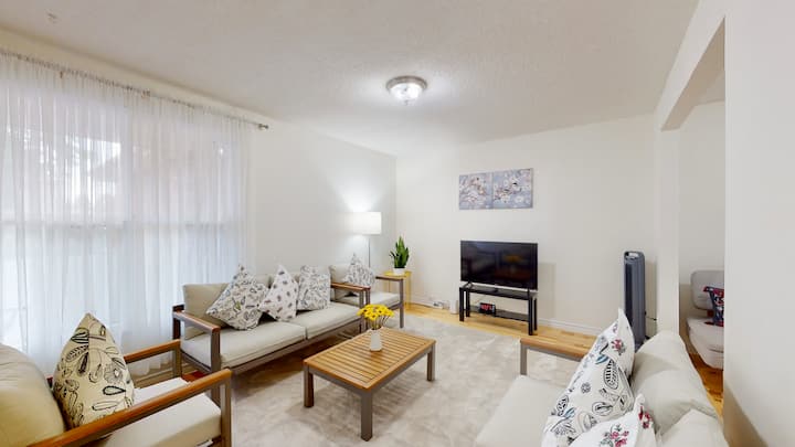 3-bed 3-bath Cozyvac House In Ajax,greater Toronto - Ajax