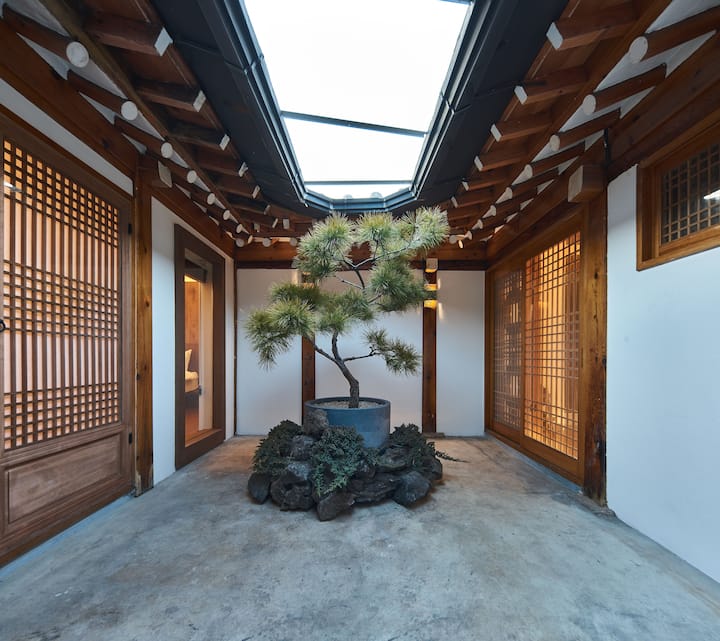 A Hanok For A Relaxing Retreat, Stay Reflection - Seoul